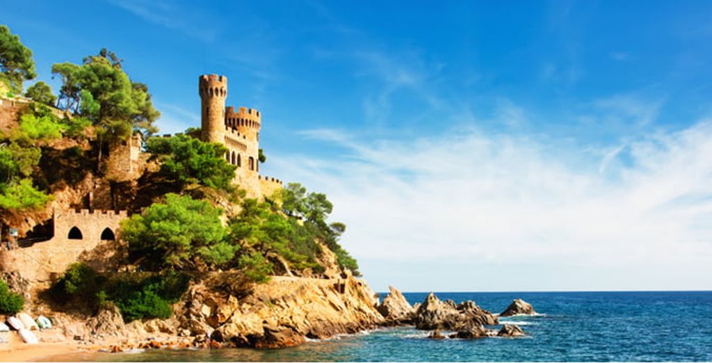 Escapada a Lloret de Mar: playas, itinerarios y actividades en la Costa ...