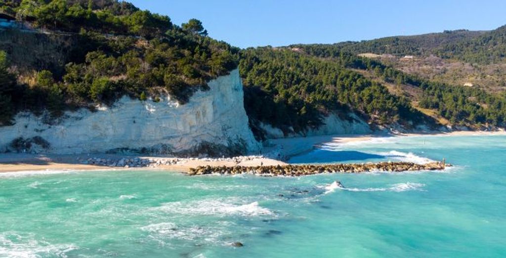 I 7 Migliori Villaggi All-Inclusive sul mare nella Riviera del Conero ...